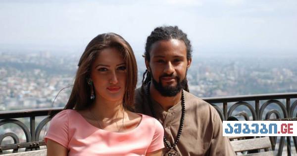 "გვყავს პატარა ბიჭი, ვზრდით მხოლოდ ჩვენ ორნი" - როგორ ცხოვრობენ სამორი ...