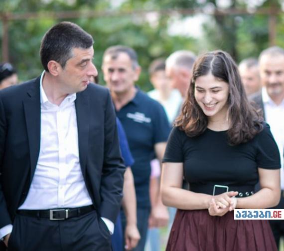 ანა ონიანი, რომელმაც ინფიცირების გამო, გამოცდა ბოქსირებულ პალატაში ...