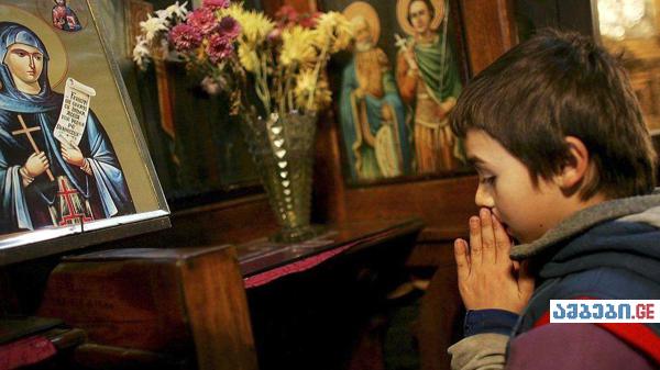 რუმინელები, მას შემდეგ, რაც ნათლობიდან რამდენიმე საათში ბავშვი ...