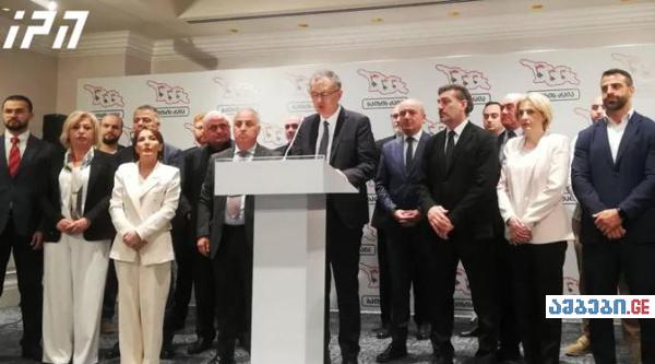 "ქართულ ოცნებას" კიდევ 5 დეპუტატი ტოვებს - ვინ უერთდება ე.წ. ოთხეულს ...