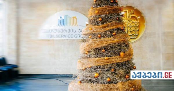 როგორი ნაძვის ხე დგას თბილისის დასუფთავების სამსახურში | Ambebi.GE