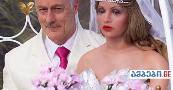 მამაკაცი თოჯინაზე "დაქორწინდა" | Ambebi.GE