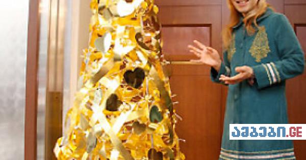 იაპონიაში 12 კილოიანი ოქროს ნაძვის ხე დადგეს | Ambebi.GE