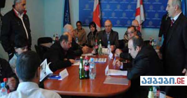 ახალქალაქში "ქართულ ოცნებასთან" შეხვედრა სასამართლო პროცესად იქცა ...