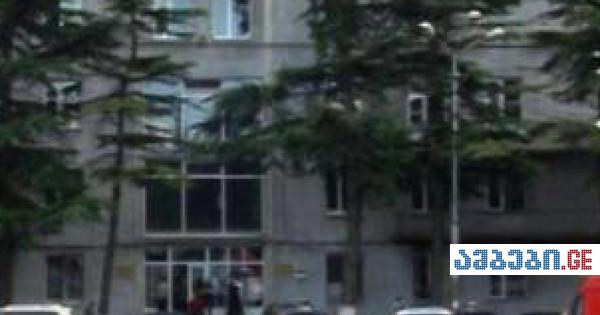 ხაშურის გამგეობის ლიფტი მხოლოდ ზემოთ ამსვლელებს ემსახურება | Ambebi.GE