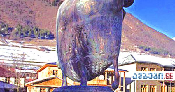 სვანეთში თამარ მეფის ძეგლის დადგმას აპროტესტებენ | Ambebi.GE