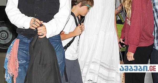 ჯონი დეპმა შვილებს საყვარელი გააცნო | Ambebi.GE