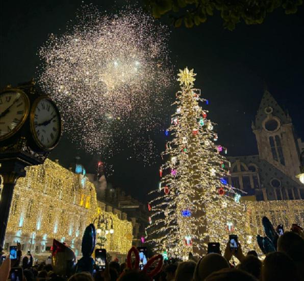 ბათუმის მთავარი ნაძვის ხე აინთო ფოტოები Ambebi Ge