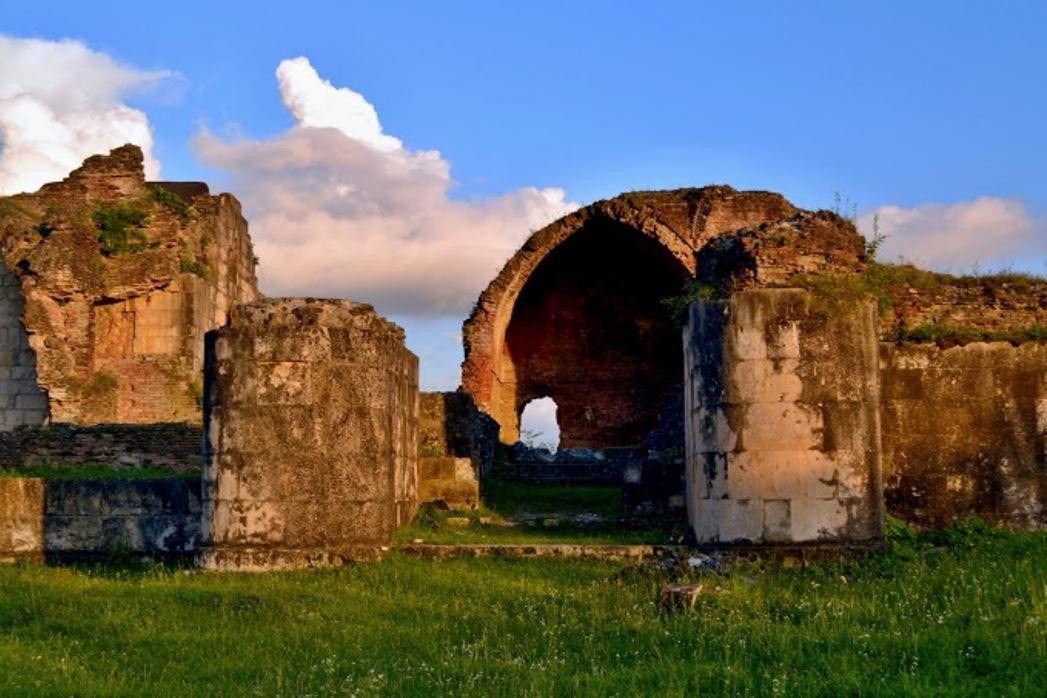 როგორ სასახლეებში ცხოვრობდნენ ქართველი მეფეები | Ambebi.GE