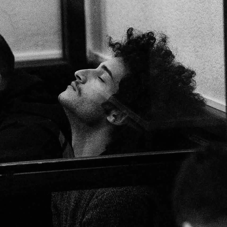 თბილისის საქალაქო სასამართლოს ფოიეში ხმაურია Ambebi Ge